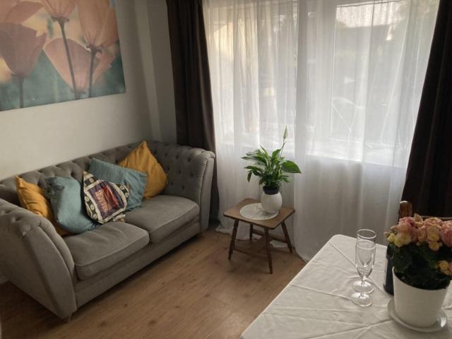 Serviced 1 Bed flat M1 J30 Mon–Fri Stay option