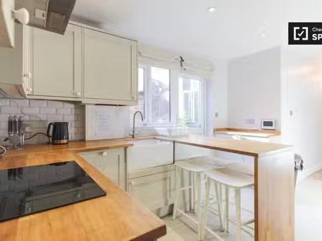 Serviced 2 Bedroom Apartment to rent in Clapham, London