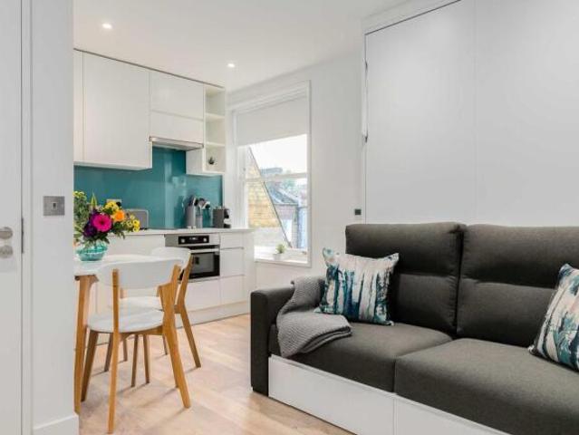 Serviced studio apartment for rent in Porchester Road, London W2