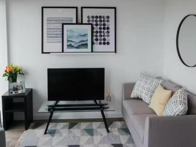 Serviced studio apartment for rent in Queen Street, Maidenhead.