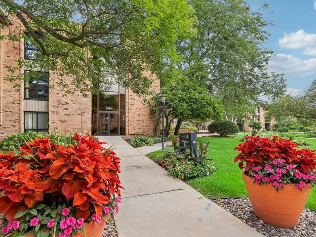 Serafino Square Luxury Apartments 2 Bedroom Apartment for Rent at 9993 W North Ave, Wauwatosa, WI 53226