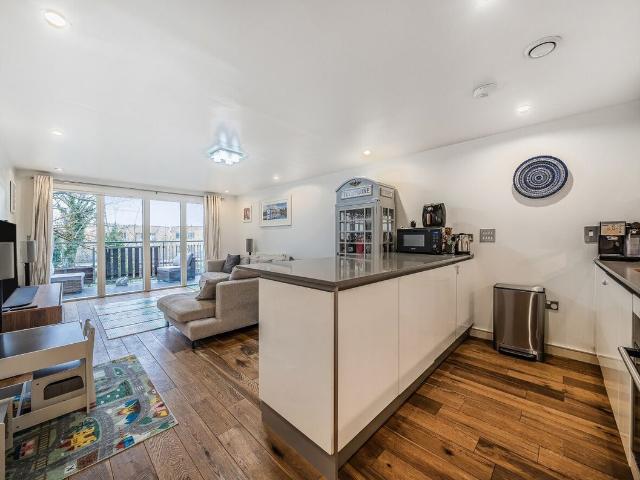 Seren Park Gardens, Blackheath, Greenwich, London SE3, 2 bed flat to rent, £2,350 pcm | PrimeLocation