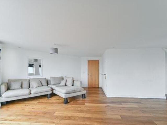 Seren Park Gardens, London, 3 Bedroom Flat