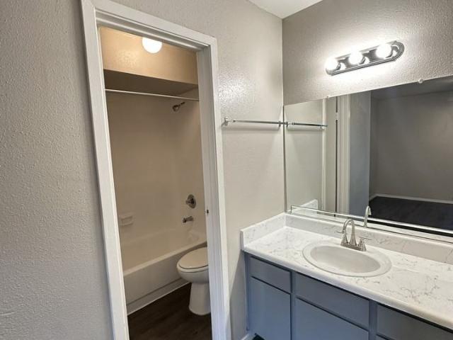 Serena Oasis 1 Bedroom Apartment for Rent at 13725 Cambury Dr, Houston, TX 77014 Greater Greenspoint