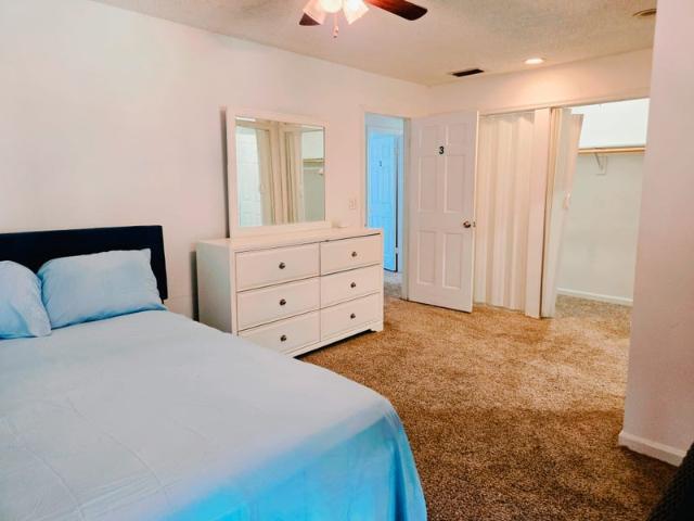 Serene rm available. Seeking a simple lifestyle?