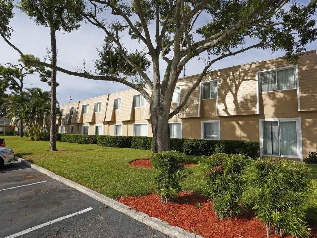 Serenity Lane 2 Bedroom Apartment for Rent at 2065 N Highland Ave, Clearwater, FL 33755