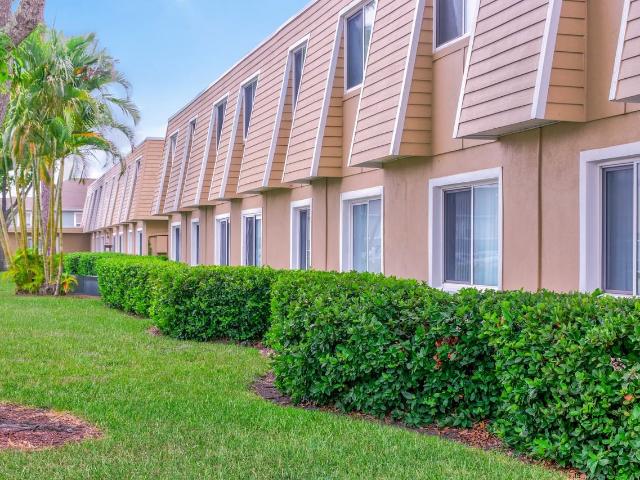 Serenity Lane 2 Bedroom Apartment for Rent at 2065 N Highland Ave, Clearwater, FL 33755
