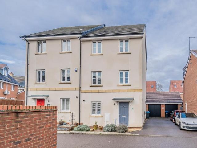 Seriphos Way, Milton Keynes, MK3 4 bed semi detached house to rent £1,850 pcm £427 pw