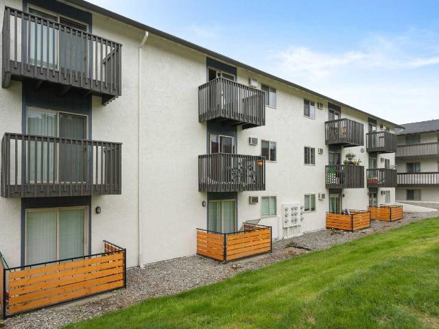 Serrano Apartments 3 Bedroom Apartment for Rent at 121 E Wedgewood Ave, Spokane, WA 99208 Nevada Lidgerwood