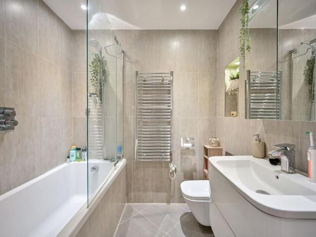 Sesame Apartments, Holman Road. 2 bed flat to rent £2,500 pcm £577 pw