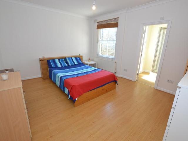 Settles Street, London E1, 2 bed maisonette to rent, £2,249 pcm | PrimeLocation