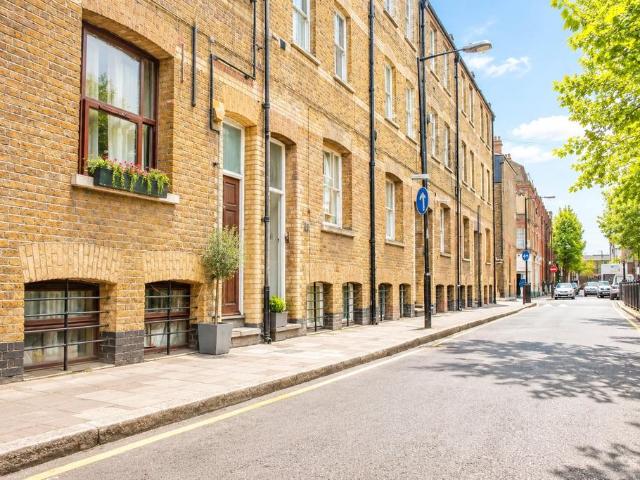 Settles Street, London, E1 4 bed duplex to rent £3,450 pcm £796 pw