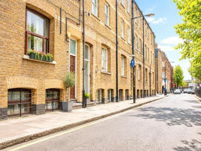 Settles Street, London, E1 4 bed duplex to rent £3,450 pcm £796 pw