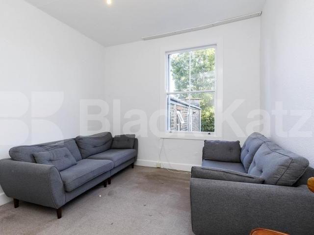 Set on the top floor of a period conversion lays this beautiful flat