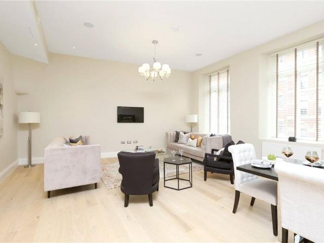 Set within a beautifully refurbished Grade II listed building in the heart of London’s legal quarter, this stunning first floor, 2 bedroom apartment blends timeless period charm with contemporary luxury