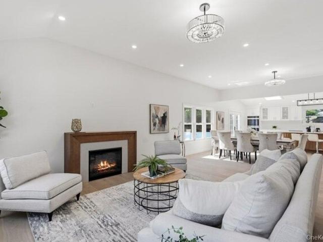 Seton Ct, Old Bethpage, Home For Sale