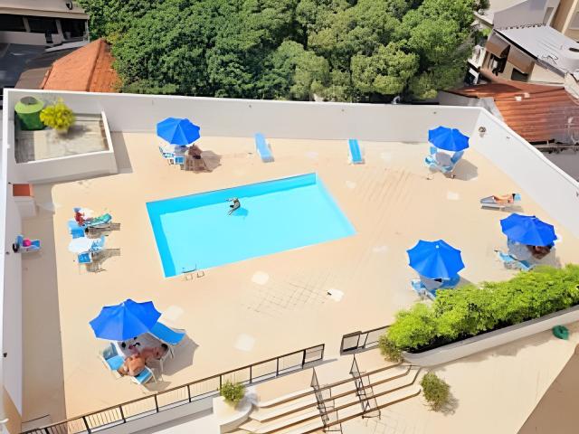 Seu apartamento em Copacabana espera por você! Rj