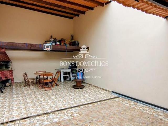 Seu espaço e liberdade! Casa fora de condomínio 2 dorms, quintal generoso