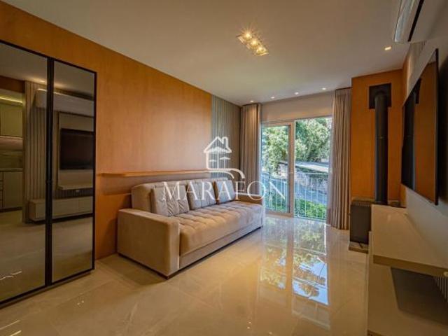 APARTAMENTO À VENDA NO CENTRO DE GRAMADO COM DUAS SUÍTES
