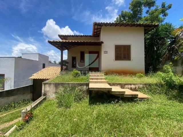 Seu Novo Lar: Casa Com 02 Quartos E Uma Suíte Bem Localizada!