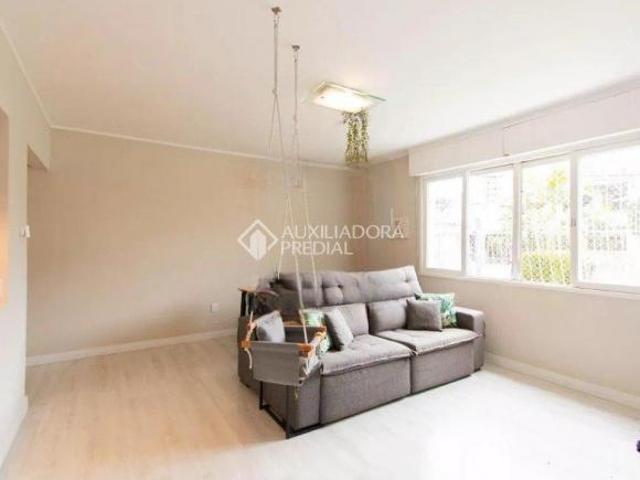 Seu novo lar em Canoas: Apartamento térreo com pátio e espaço de sobra!