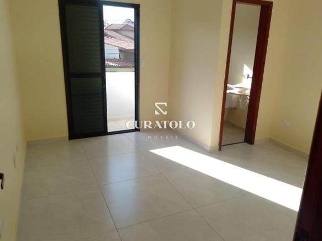 Seu novo lar em Santo André: Excelente e Confortável Sobrado com 3 Suítes e 2 Vagas no Jd Las Vegas