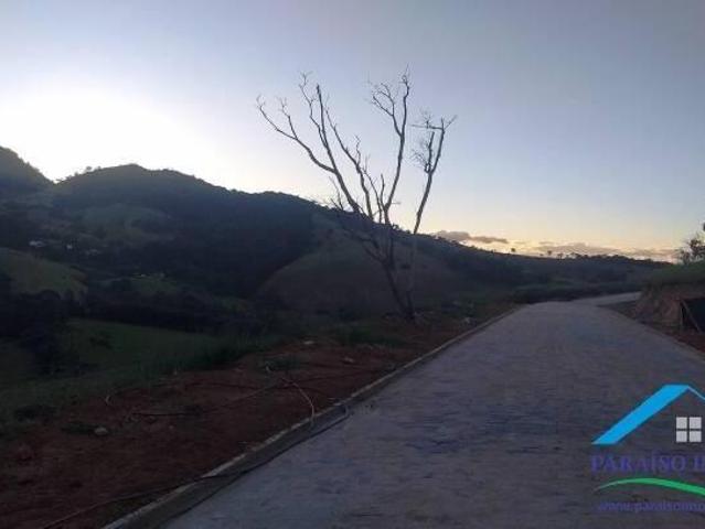 Seu Novo Lar em Paraisópolis MG: Infra Completa e Vista Panorâmica!