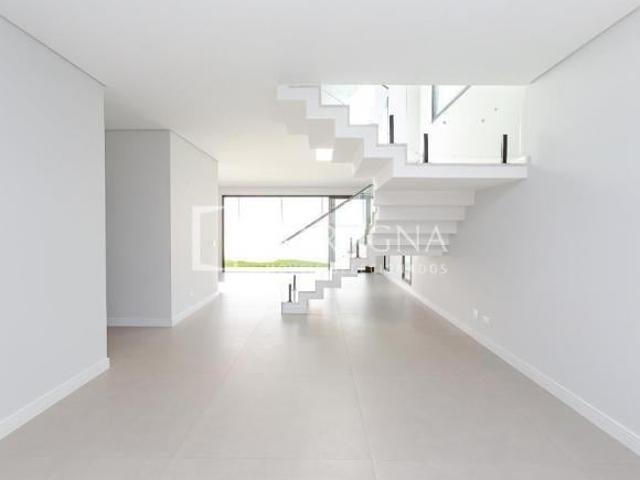 Seu novo lar no Green Garden II – casa moderna, iluminada e cheia de conforto