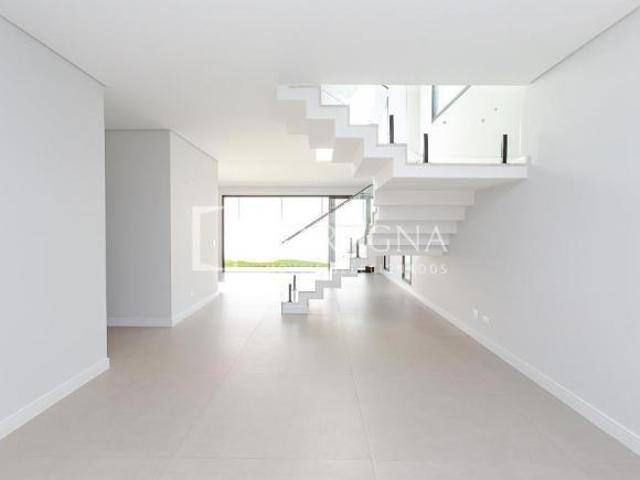 Seu novo lar no Green Garden II – casa moderna, iluminada e cheia de conforto