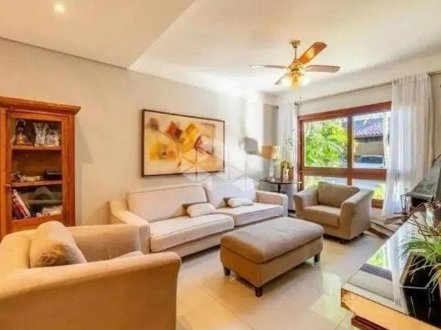 Seu Novo Lar na Zona Sul: Casa Ampla em Condomínio Fechado