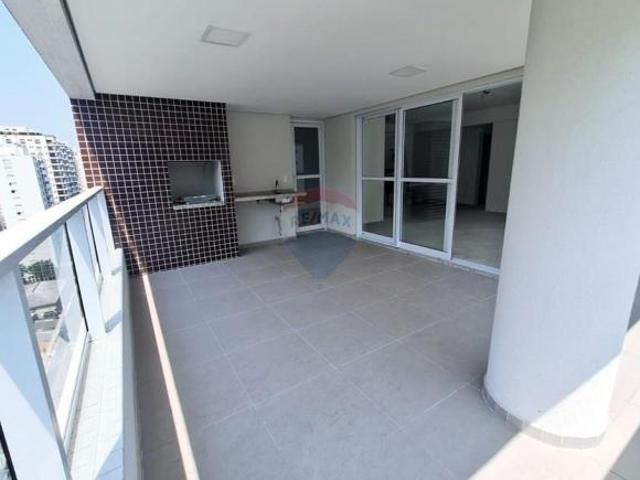 Seu Novo Lar Sofisticado no Guarujá Espera por Você!