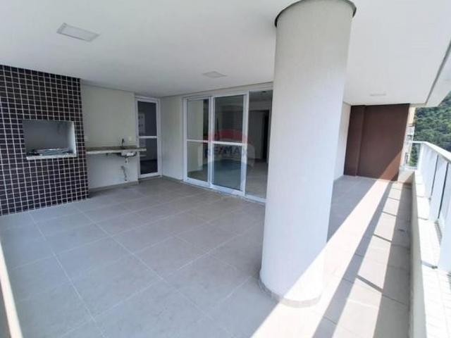 Seu Novo Lar Sofisticado no Guarujá Espera por Você!