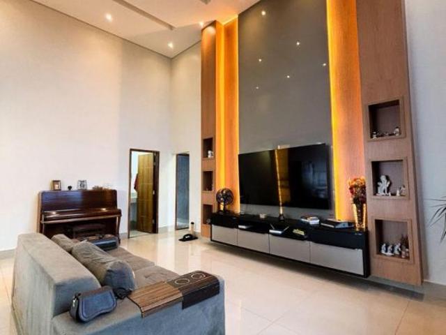 Seu Novo Padrão de Vida: Casa com 4 Suítes e Ambientes Amplos
