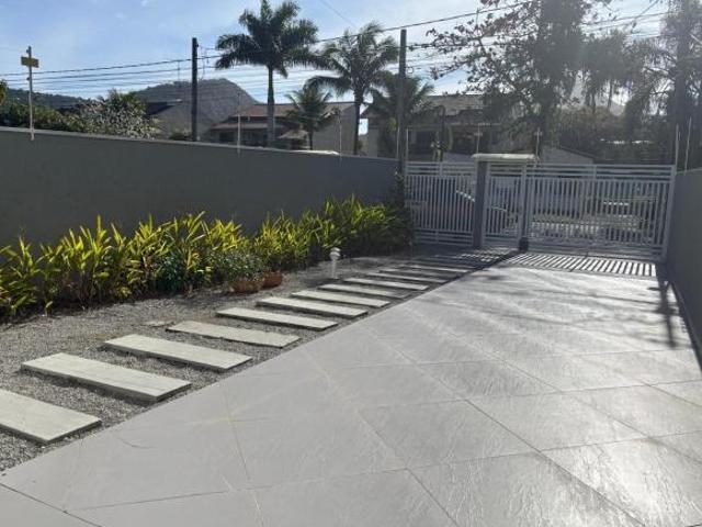Seu Sobrado de Alto Padrão a 600m do Mar em Caiobá!