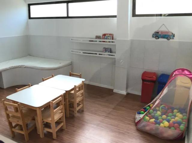 Seu Refúgio em Muro Alto: Casa com Piscina Privativa e 3 Suítes no Residence