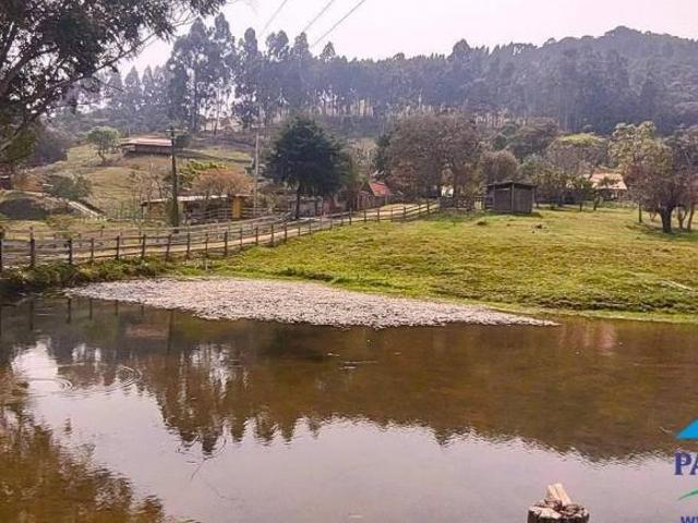 Seu Refúgio Completo na Mantiqueira: Sítio com 3 Chalés e Nascentes