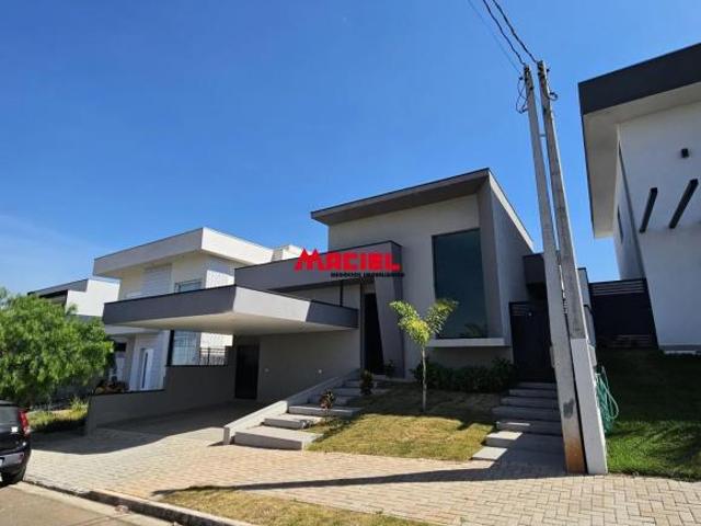 `Seu Refúgio de Conforto e Sofisticação: Casa Térrea com 3 quartos sendo 1 Suítes, Pé Direito Duplo
