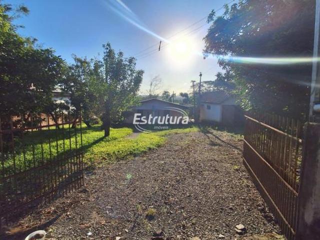 Seu Refúgio em Boca do Monte: Casa e Pátio Amplo em Local Tranquilo