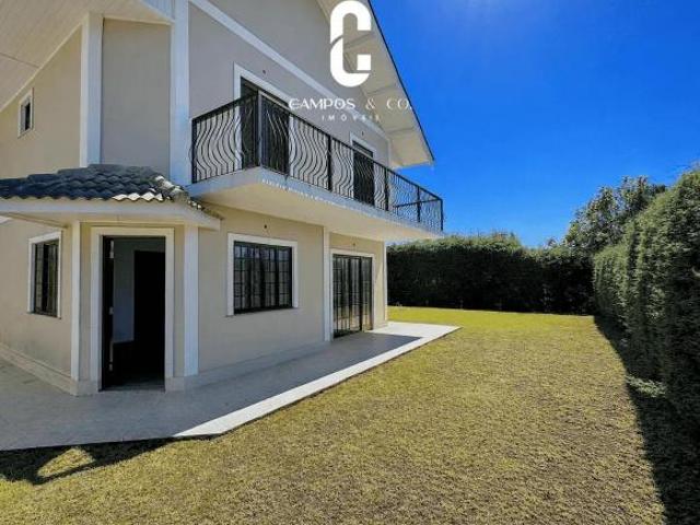 Seu Refúgio em Campos do Jordão: Casa com 3 Suítes no Condomínio Vista Verde
