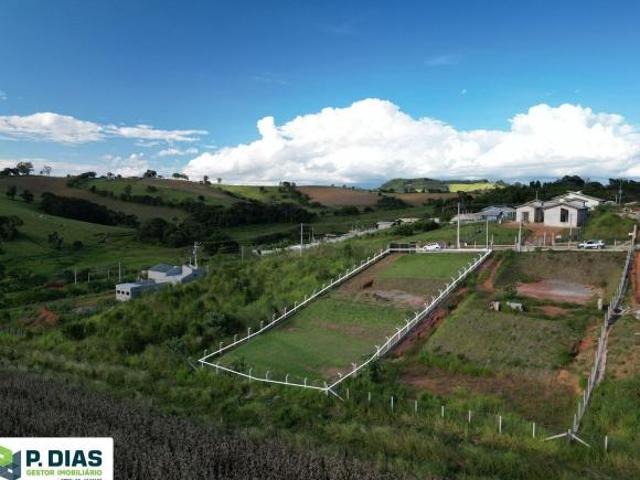 Seu Refúgio em Pinhalzinho: Terreno com Toda Infraestrutura Pronta para Construir!