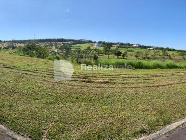 Seu refúgio entre a Serra da Mantiqueira e o Litoral Norte em um lote de 1000m2