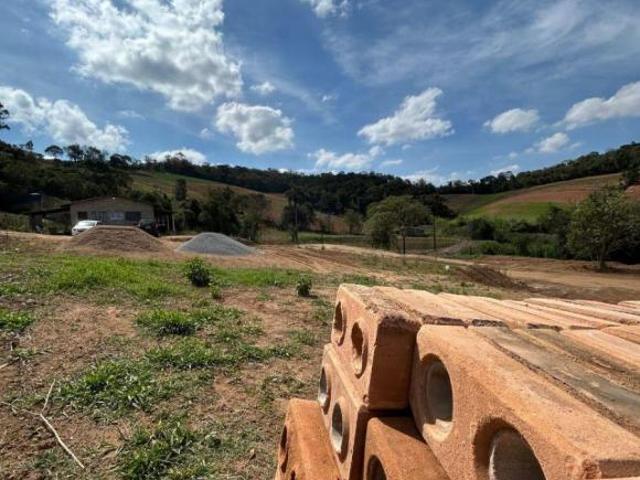Seu Refúgio no Interior com Lago e Área de Lazer