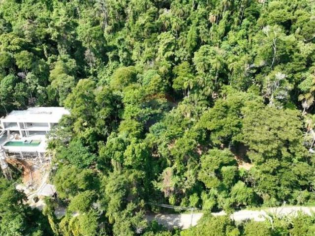 Seu Refúgio no Paraíso: Terreno em Ilhabela