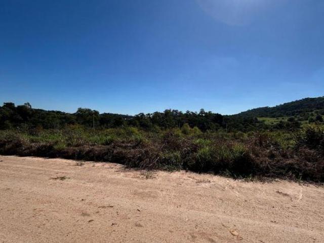 Seu Terreno de 1.000m² Cercado por Natureza e Segurança