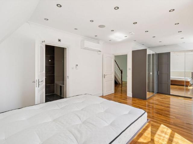 Seven bedroom house available to rent in Gloucester Square, W2