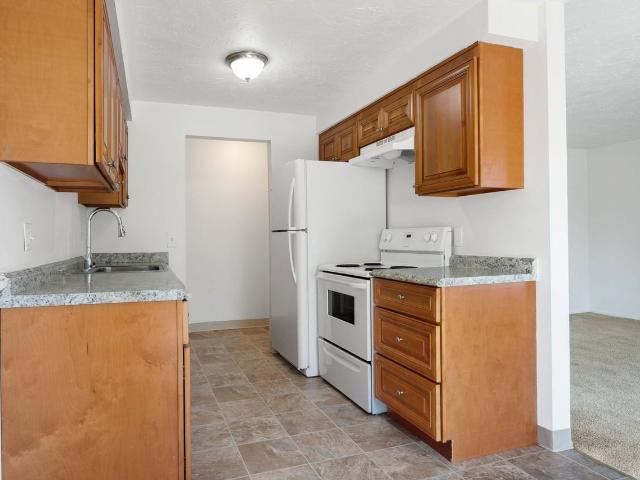 Seven Gables 2 Bedroom Apartment for Rent at 1021 Se 122nd Ave, Portland, OR 97233 Mill Park