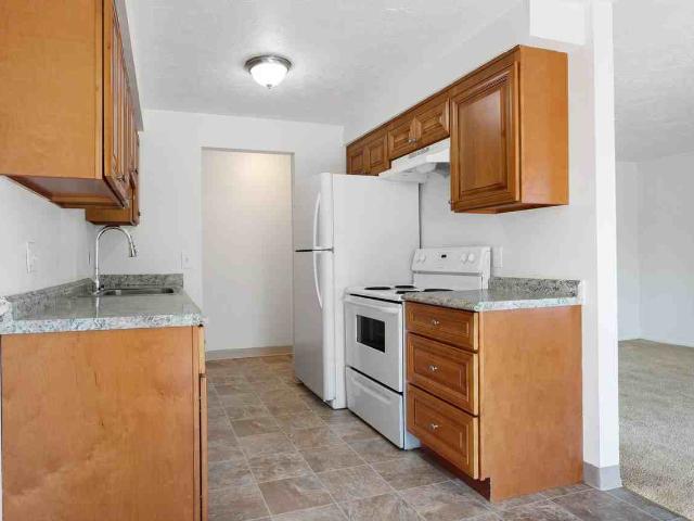 Seven Gables 2 Bedroom Apartment for Rent at 1021 Se 122nd Ave, Portland, OR 97233 Mill Park