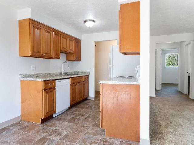 Seven Gables 2 Bedroom Apartment for Rent at 1021 Se 122nd Ave, Portland, OR 97233 Mill Park