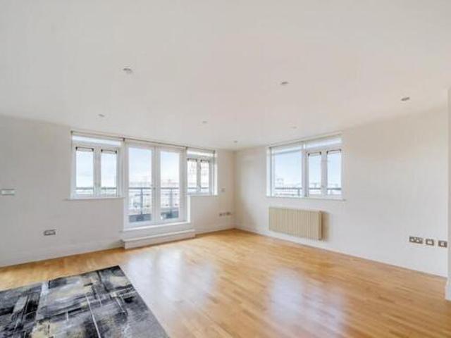 Seven Kings Way, Kingston Upon Thames, 3 Bedroom Flat