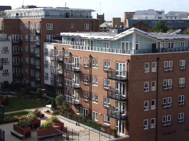Seven Kings Way, Kingston Upon Thames. 2 bed apartment to rent £2,400 pcm £554 pw